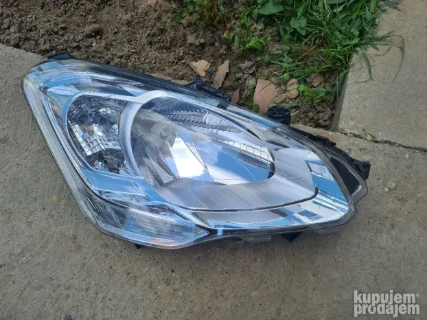 Citroen Berlingo desni far od 2008 - KupujemProdajem