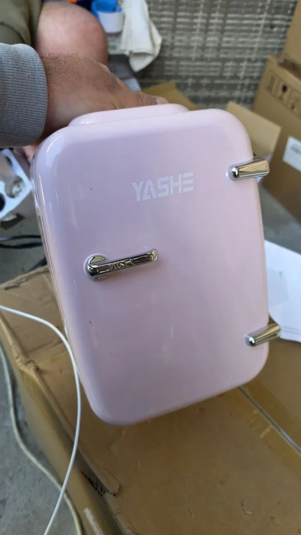 Yashe mini frižider za kozmetiku (4L) - NOVO - KupujemProdajem