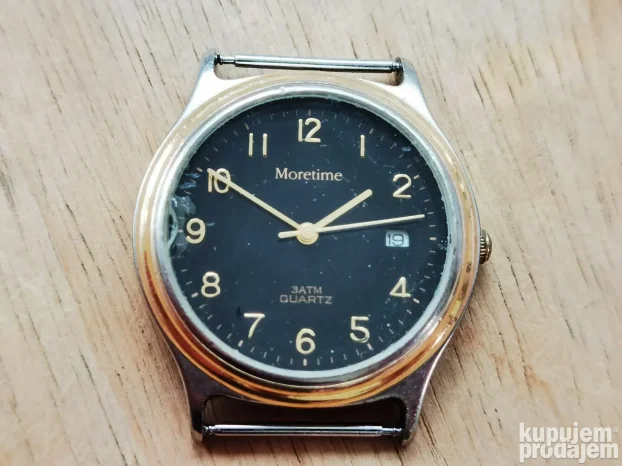 Muski Rucni Sat MORETIME sa Datumom QUARTZ - KupujemProdajem