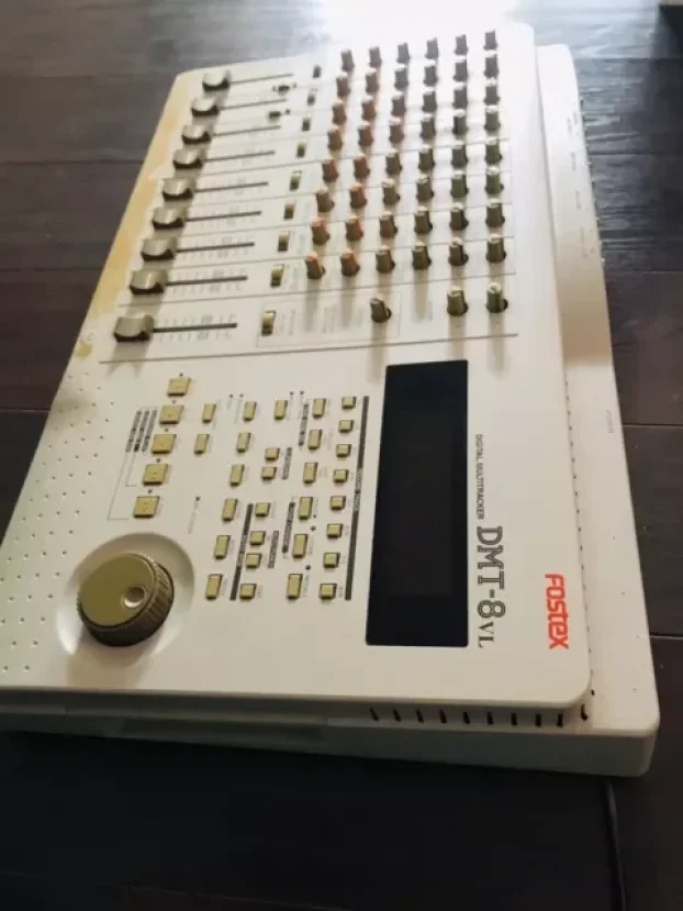 FOSTEX DMT-8 VL STUDIJSKI DIGITALNI osmokanalni snimač. Komp ...