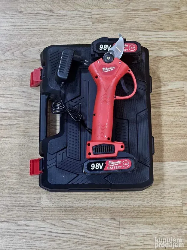 Aku Makaze Milvoki - dve baterije 98V - KupujemProdajem