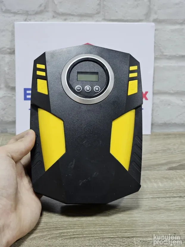 Digitalni kompresor za pumpanje guma za automobile 12V - KupujemProdajem