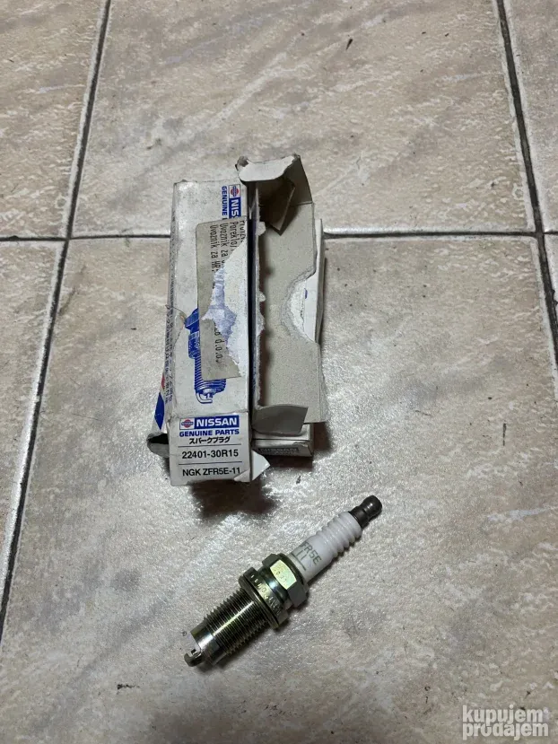 Svecice FORD Maverick NISSAN Pick Up D21 D22 Terrano 2 - KupujemProdajem