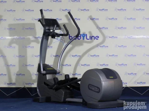 Technogym Excite 700 LED Synchro - Eliptični Trenažer - KupujemProdajem