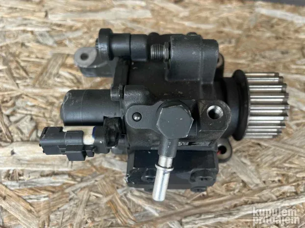 pumpa za gorivo w176 A180 Mercedes Reno 1.5dci - KupujemProdajem