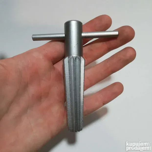 Elora razvrtac za kleme akumulatora - KupujemProdajem