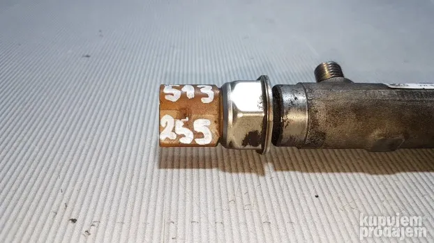 513255 Senzor Pritiska Goriva Vw Golf 6 > 08-12 03L906051 - KupujemProdajem