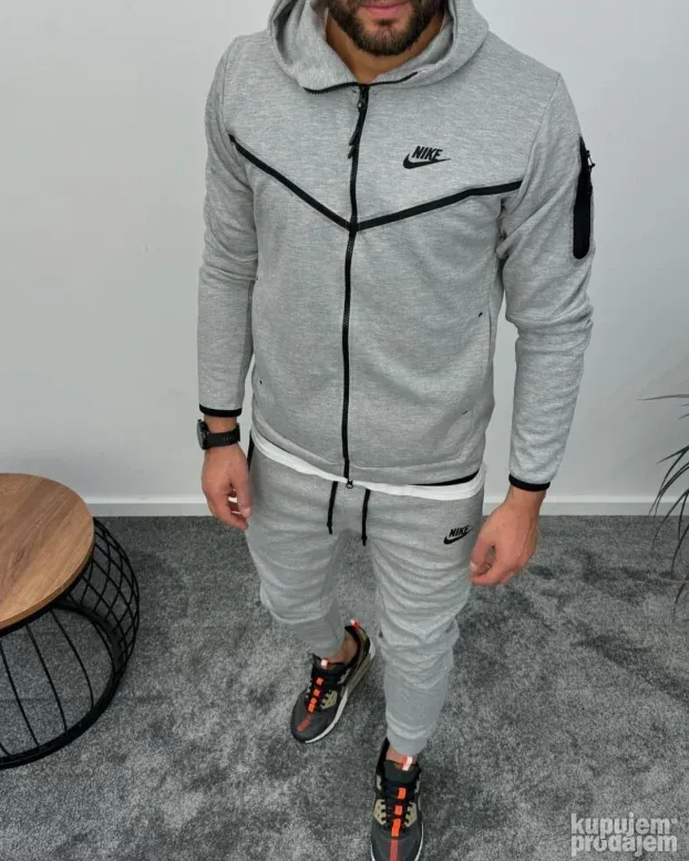 Trenerka Nike Tech Fleece sa 1 zipom - KupujemProdajem