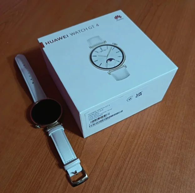 Huawei Watch GT4, ženski model. Malo korišćen. - KupujemProdajem