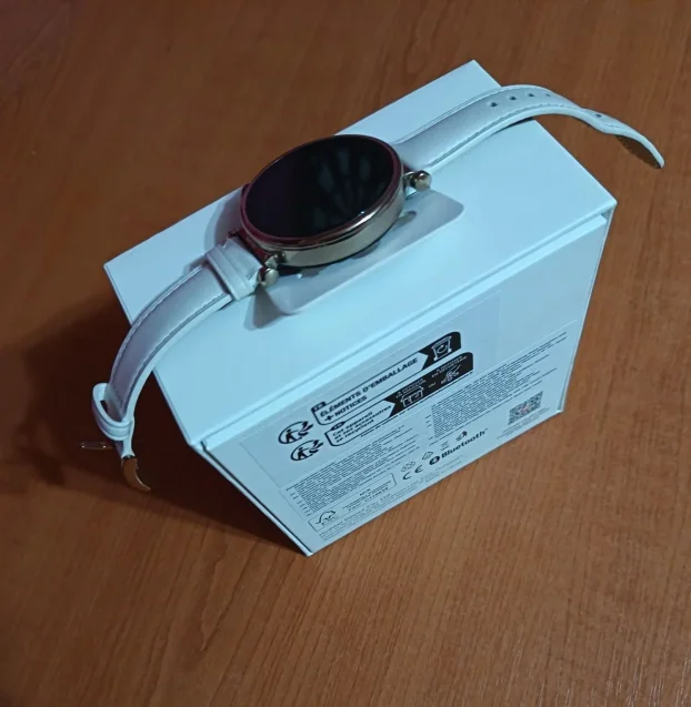 Huawei Watch GT4, ženski model. Malo korišćen. - KupujemProdajem
