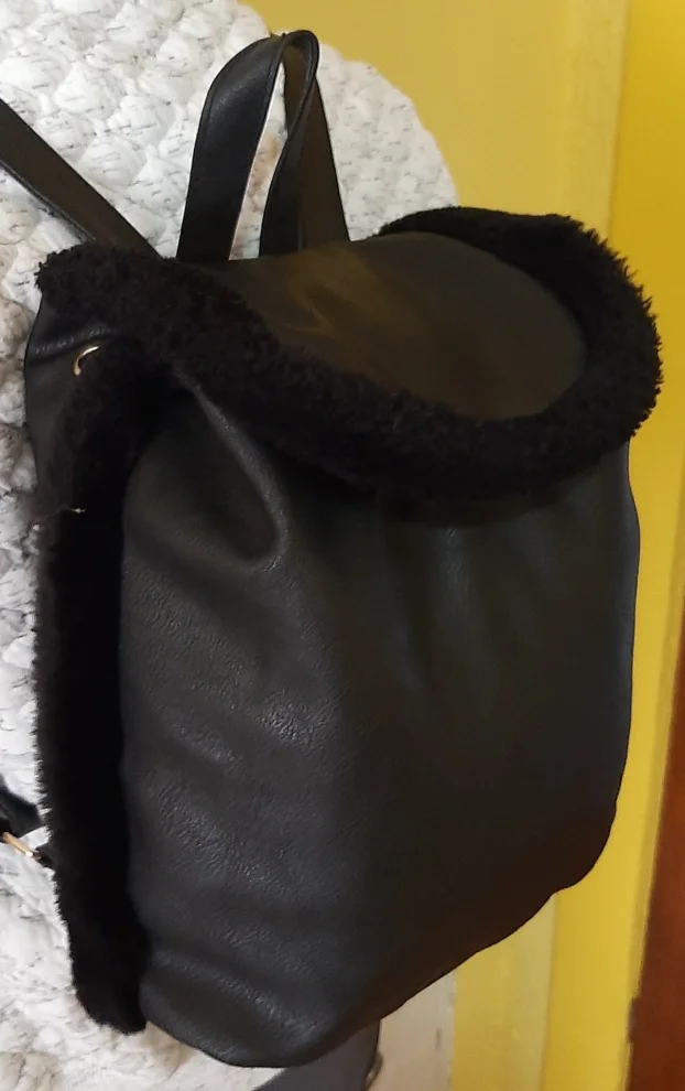 Extra zenski kozni ranac PRIMARK 28x26x17cm - KupujemProdajem