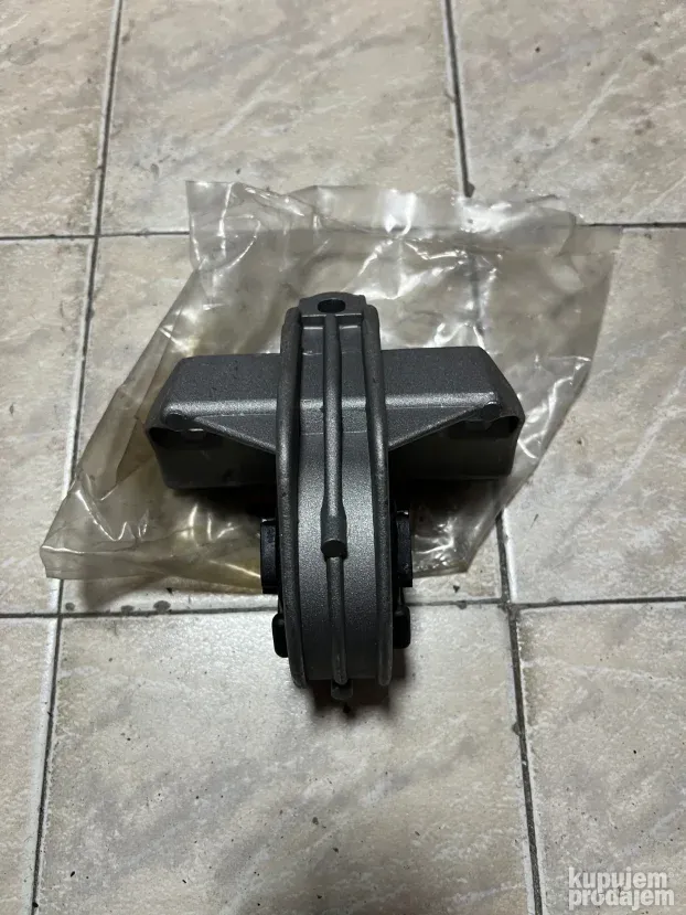 Nosac motora RENO 19 Clio 1 Megane 1 - KupujemProdajem