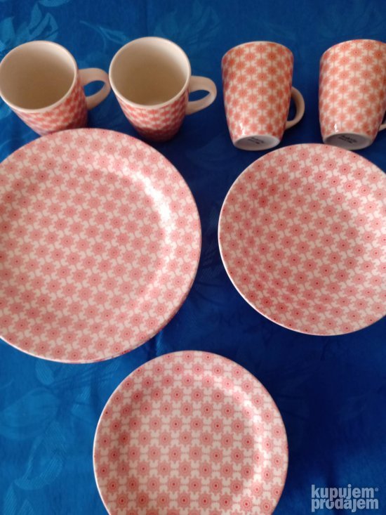 Servis nov za 4 osobe sa 4 velike solje. - KupujemProdajem