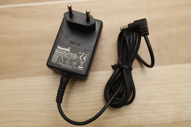 MAKITA 220V adapter za aku radio / vecina modela - KupujemProdajem