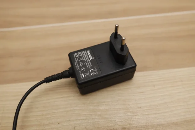 MAKITA 220V adapter za aku radio / vecina modela - KupujemProdajem