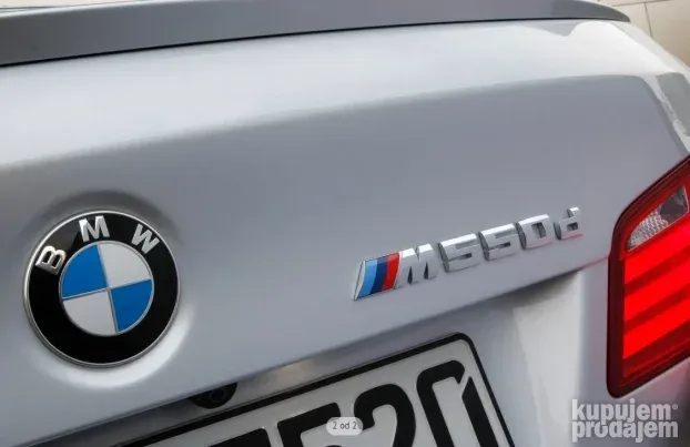 BMW M550d hrom siva znacka za gepek vrata - KupujemProdajem