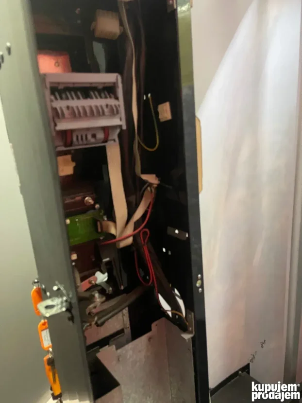 Vending Aparat Tecnomat za pice ~ sokove pivo vodu 0,5l - KupujemProdajem