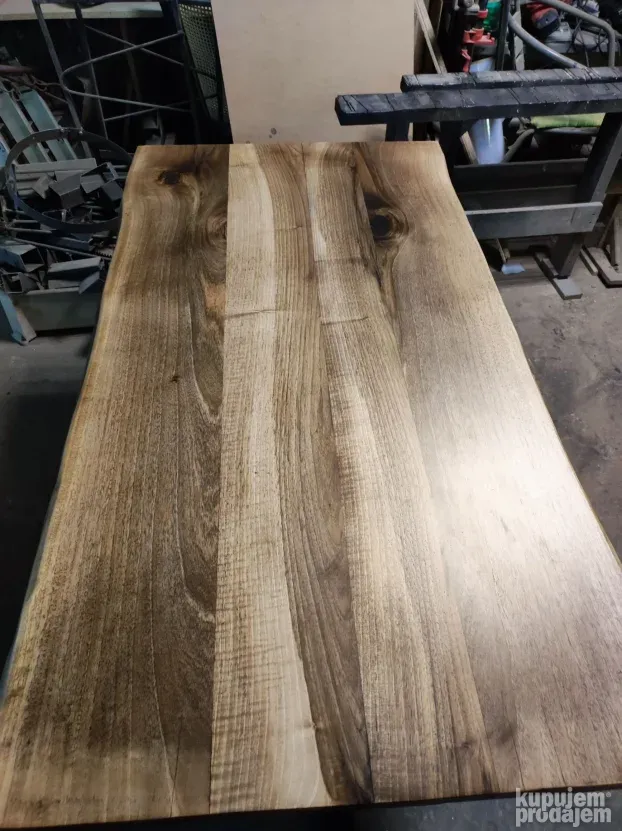 Trpezarijski sto, puno drvo-orah - KupujemProdajem