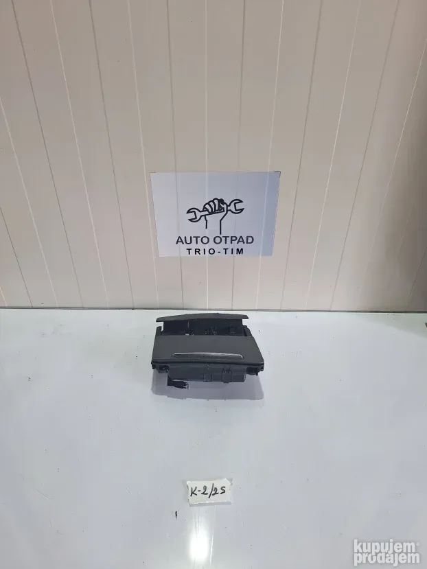 Pepeljara audi a6 4f c6 4f1857951C - KupujemProdajem