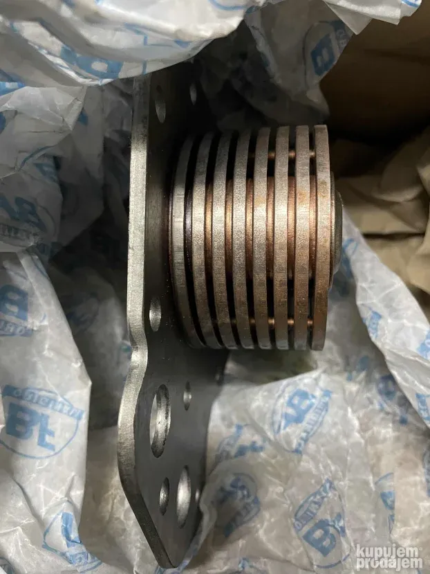 Mercedes Hladnjak Ulja 0001802665 - KupujemProdajem