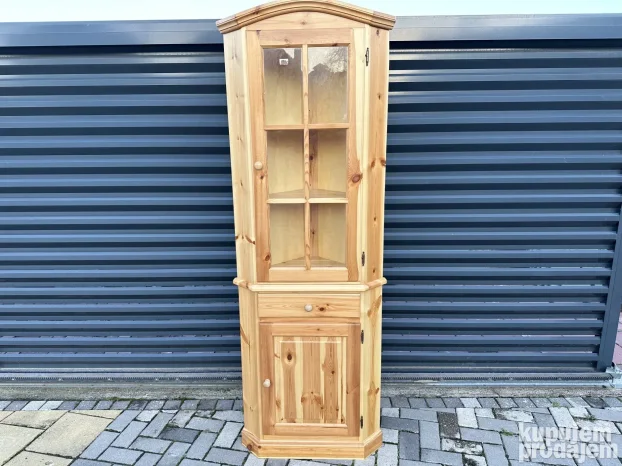 Drvena vitrina ugaona - KupujemProdajem