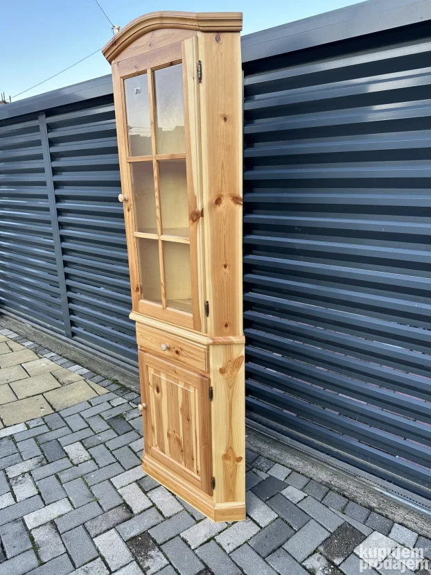 Drvena vitrina ugaona - KupujemProdajem