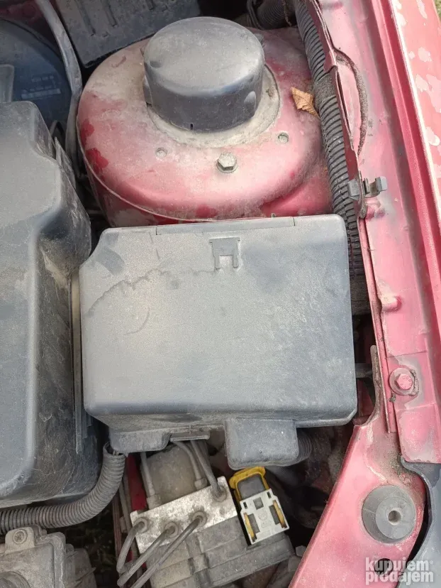 Kutija osiguraca peugeot pezo 206 - KupujemProdajem