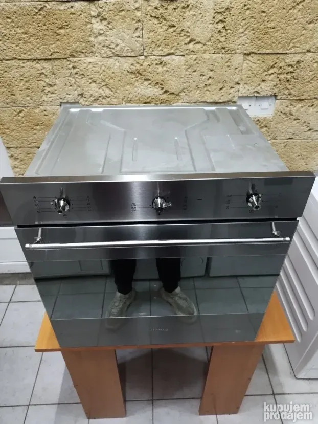 Smeg ugradna rerna - inox - KupujemProdajem