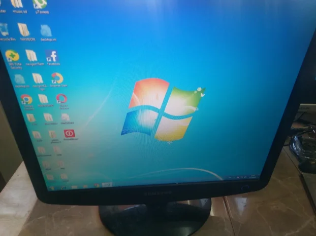 monitor samsung 19 inča - KupujemProdajem