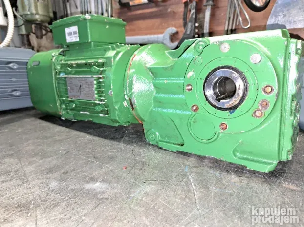 Reduktor 1,5 kw 73 o/min sa kocnicom - KupujemProdajem