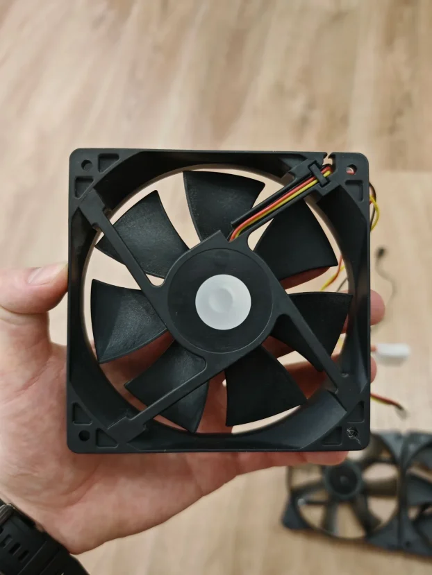 Kuler cena je za sva tri kulera - KupujemProdajem