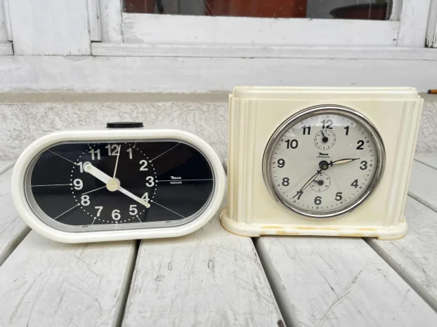 Insa plastični retro satovi budilnici - KupujemProdajem