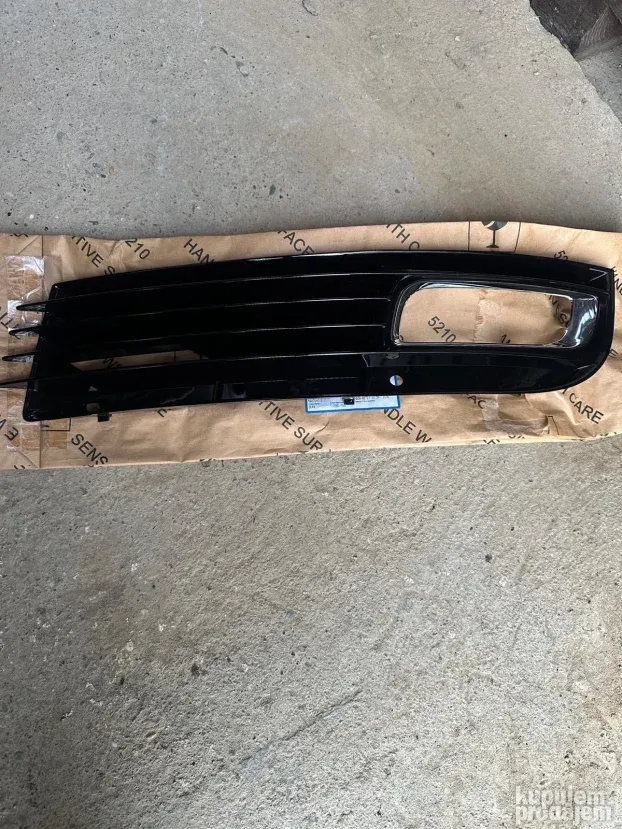 Audi A8 D3 leva resetka u braniku / 4E0 807 681 AN - KupujemProdajem