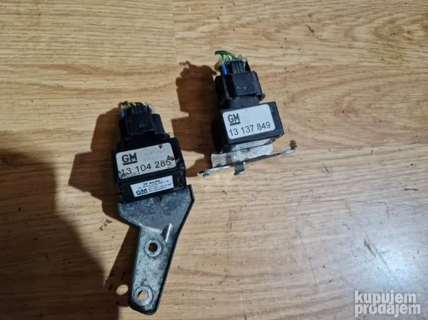 Prednji vertikalni senzori IDS Opel Astra H - KupujemProdajem