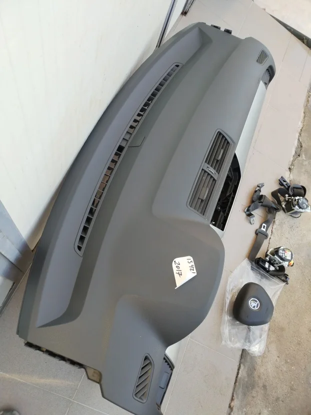 Skoda fabia 3 instrument tabla sa airbegovima i pojasevima ...