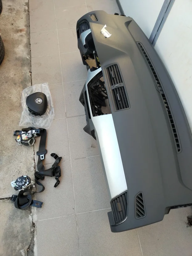 Skoda fabia 3 instrument tabla sa airbegovima i pojasevima ...