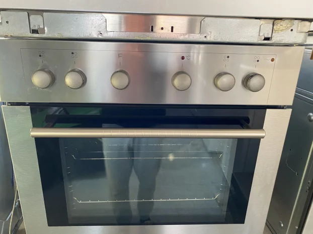 Sporet sa ravnom pločom Bauknecht - KupujemProdajem