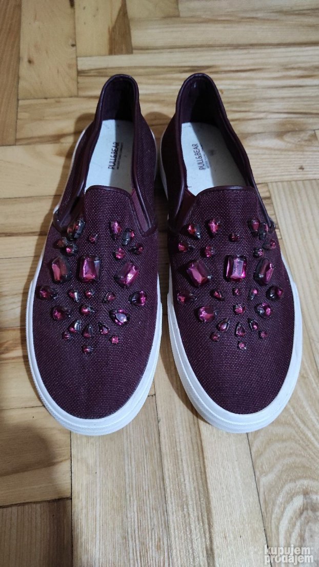 Ženske patike br.40 Pull&Bear - KupujemProdajem
