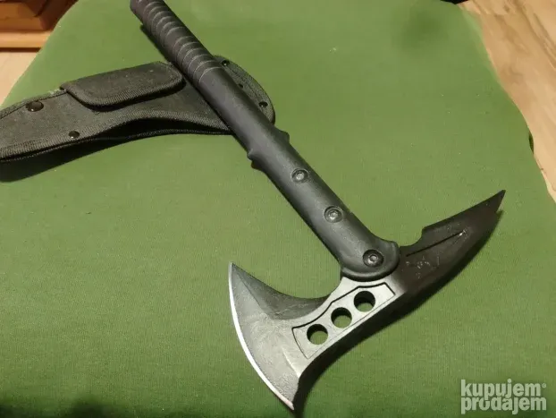 Tomahavka sekirica špic br 2 crna. - KupujemProdajem