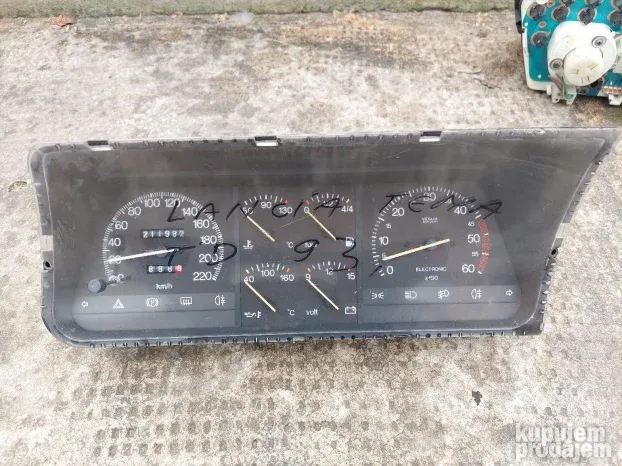 Instrument tabla Lancia Thema kilometar km sat Tema - KupujemProdajem