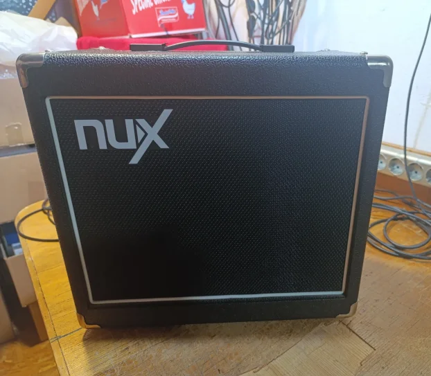Nux Mighty15 M15 DFX pojačalo 15W sa efektima kao novo - KupujemProdajem