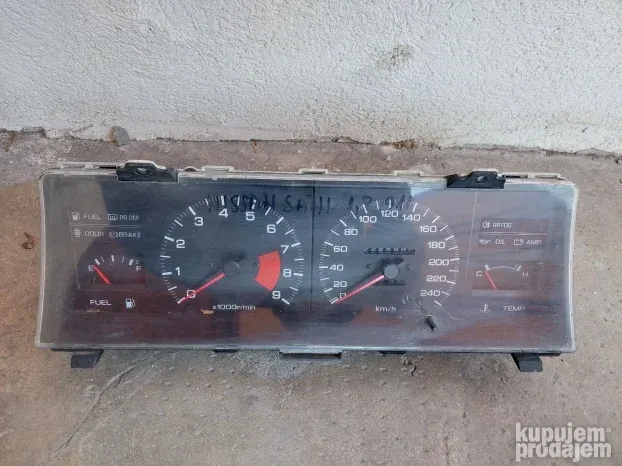 Instrument tabla Nissan Sunny kilometar km sat Sani - KupujemProdajem