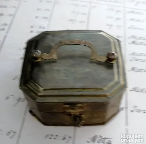 Art Deco mesingana škrinja sa poklopcem i drškom - KupujemProdajem