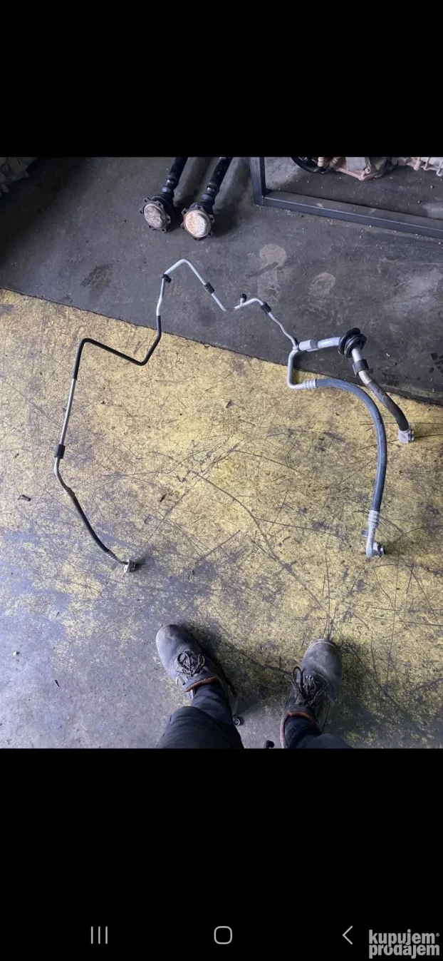 Audi q5 delovi crevo klime 8r1260712d - KupujemProdajem