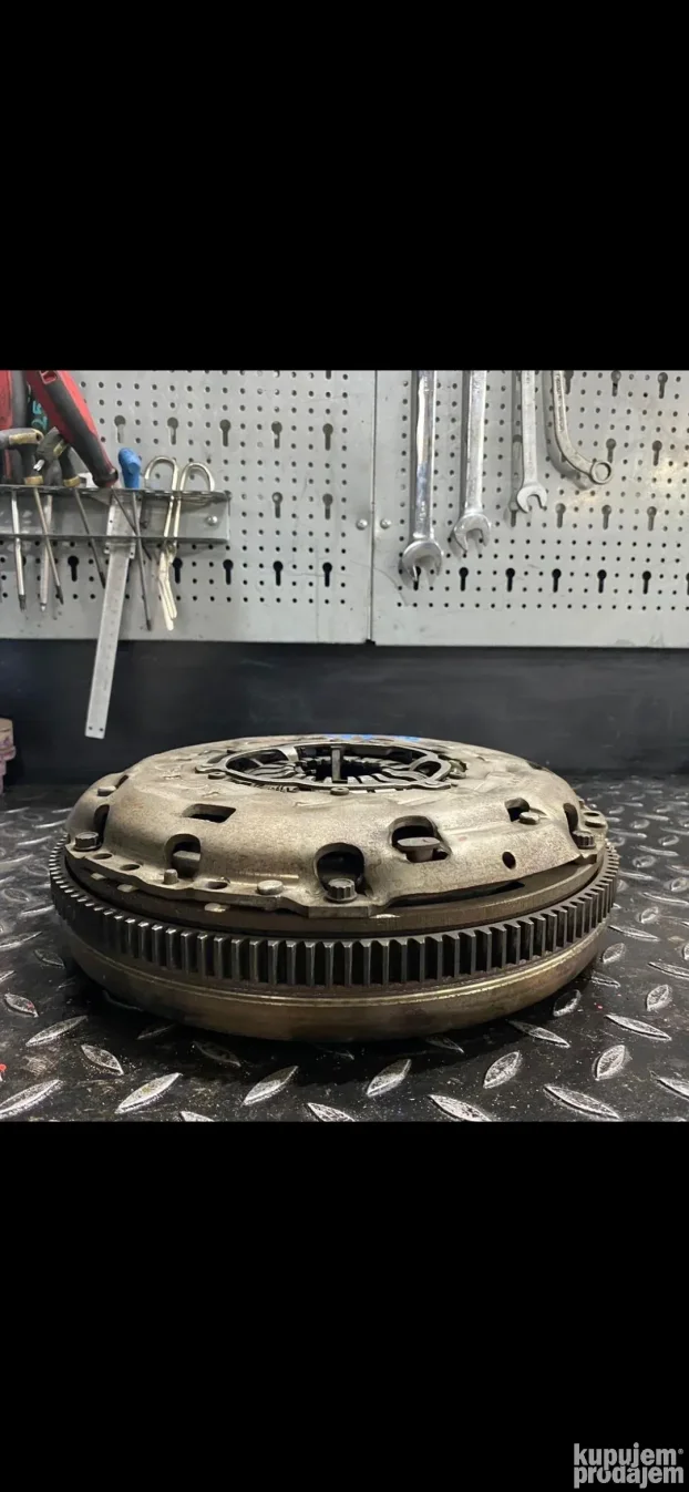 Pasat b8 1.6 i 2.0 tdi zamajac set kvacila korpa lamela - KupujemProdajem