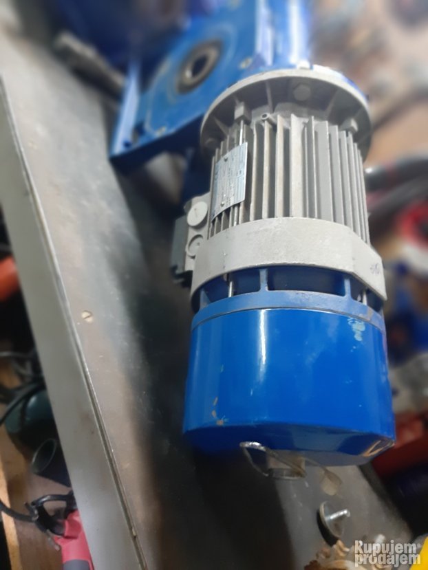 Reduktori 1,5 kw 23 o/min sa kocnicom - KupujemProdajem