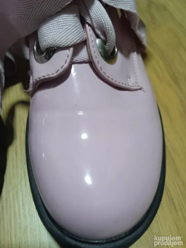 Lakovane roze cipele, broj 35-36 (ug 22.5 cm) - KupujemProdajem