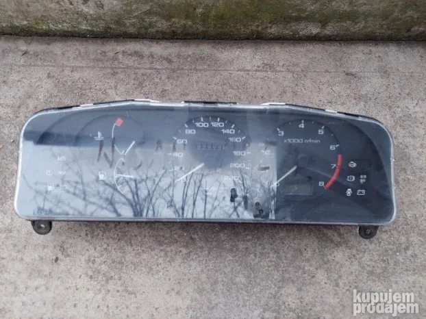 Instrument tabla Nissan Primera kilometar km sat - KupujemProdajem