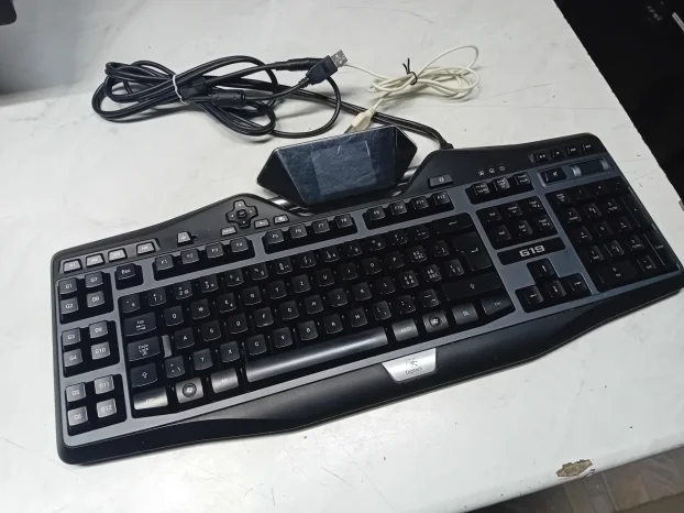 Logitech G19 Programmable Gaming Keyboard with Color Display ...