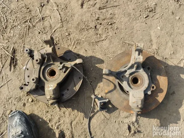 Citroen C4 Prednje Glavcine - KupujemProdajem